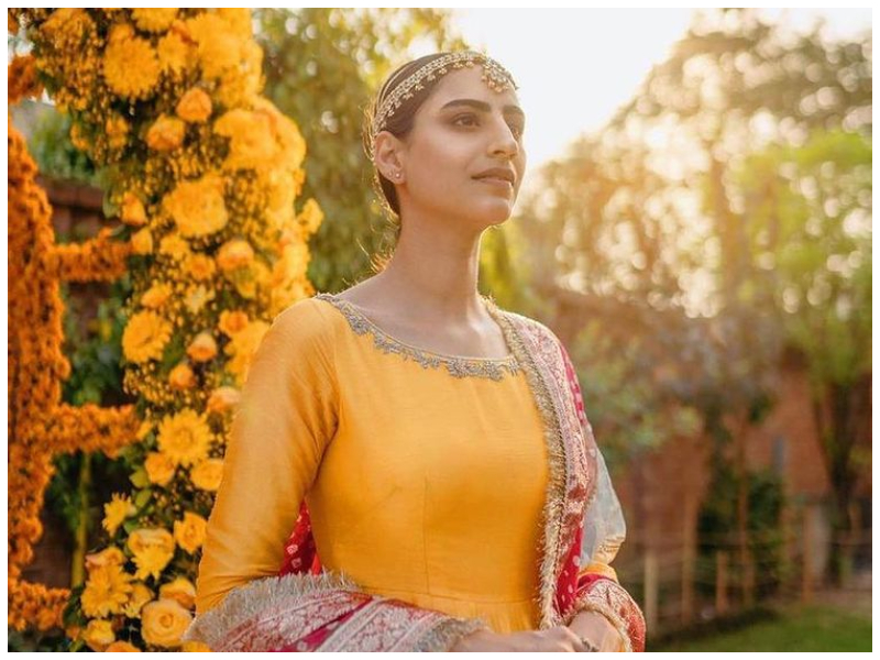 In pictures & videos: Model Rehmat Ajmal shines at her mayun ceremony